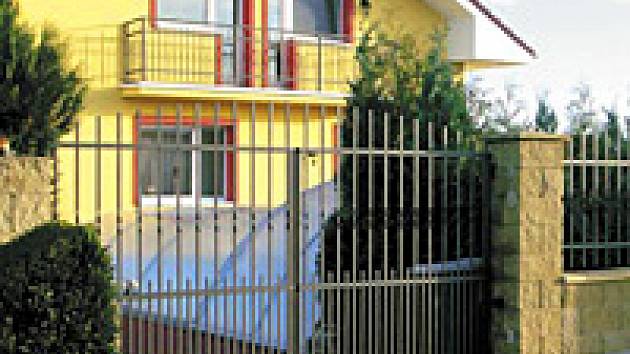 Plot z pletiva, ze dřeva, nebo plastový? – zahradni tipy