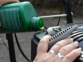 Maziva pro zahradní techniku: není olej jako olej – zahradni tipy